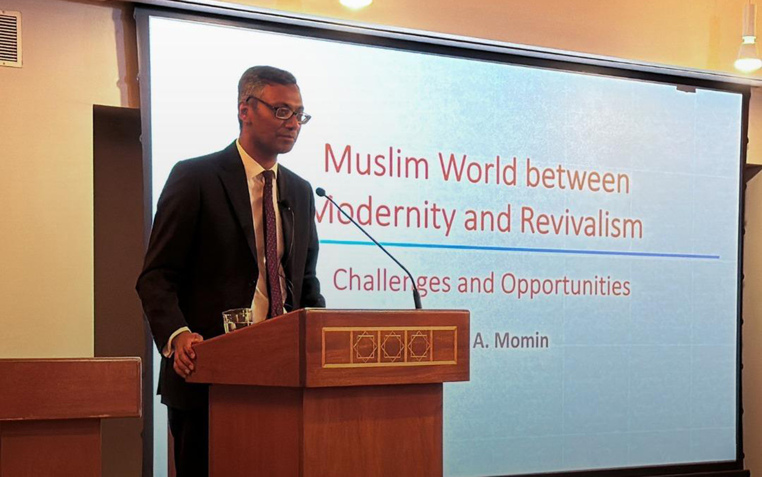Dr Wafi Momin presents in Houston | The Institute of Ismaili Studies
